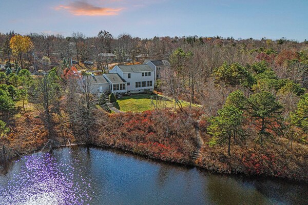 Laker's Pointe By Avantstay Lakefront Private Peninsula Hot Tub, Game Room - Pennsylvania