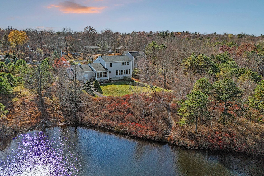 Laker's Pointe By Avantstay Lakefront Private Peninsula Hot Tub, Game Room - Pennsylvania