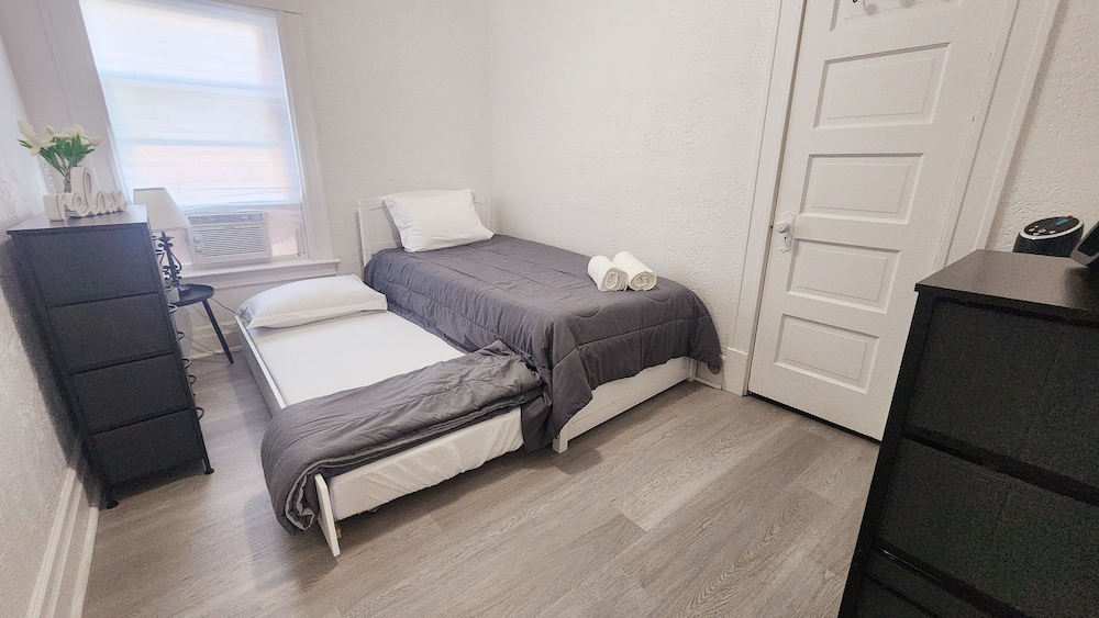 Newly Renovated 2 Bedroom Unit - Niagara Falls, NY