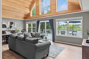 Casa (Multiple Bedrooms) | Interior