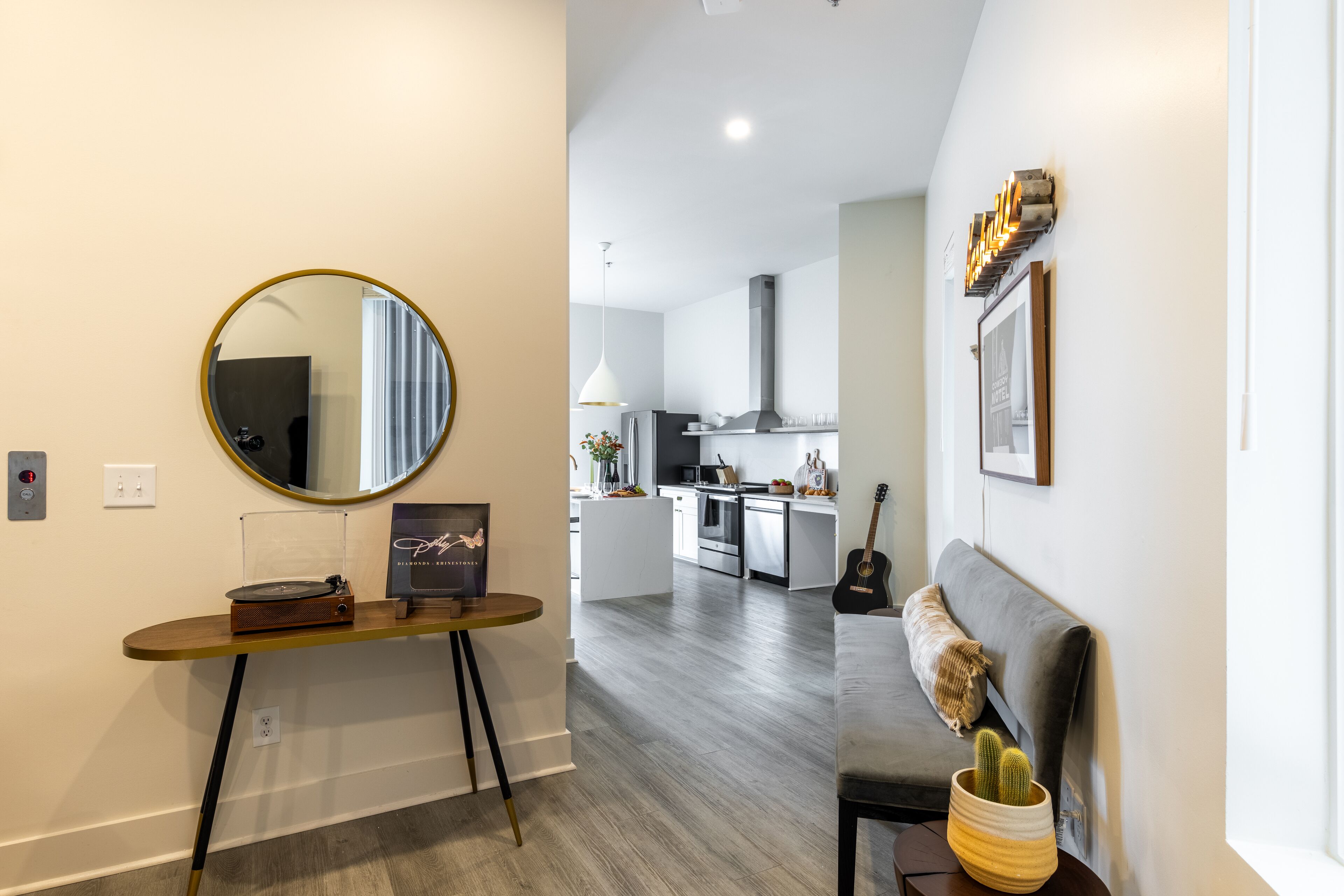 Outrider 118 By Avantstay | Private Balcony + Close To Broadway, Ada Accessible - Nashville, TN