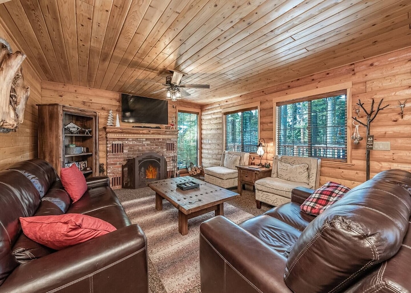 The Stew Cabin ~ Cozy Escape + Fireside Memories - Shaver Lake, CA