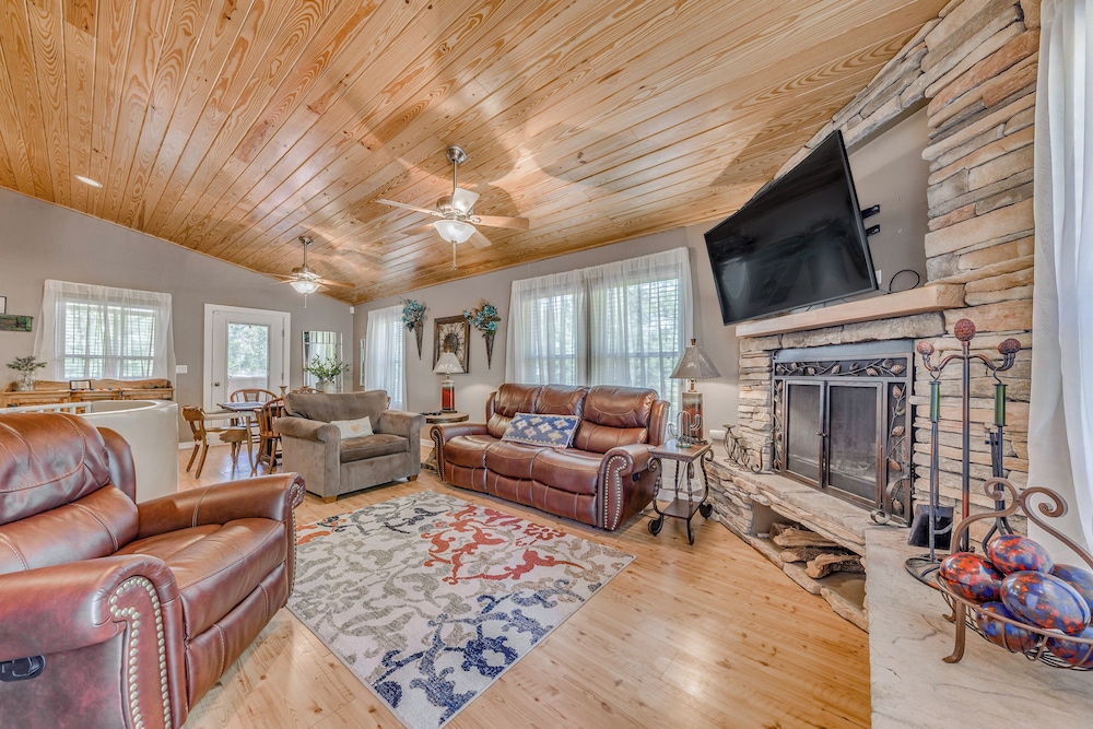 Ruidoso Mountain Cabin W/ Deck, 1 Mi To Hiking - New Mexico