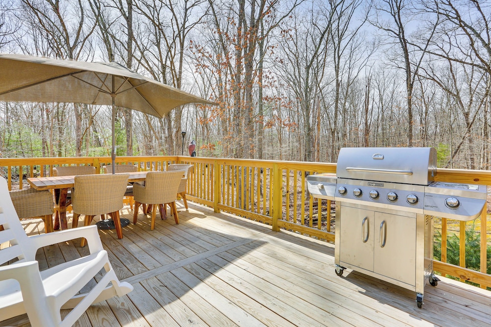 Forest-view Deck & Fire Pit: Poconos Escape! - Bushkill, PA