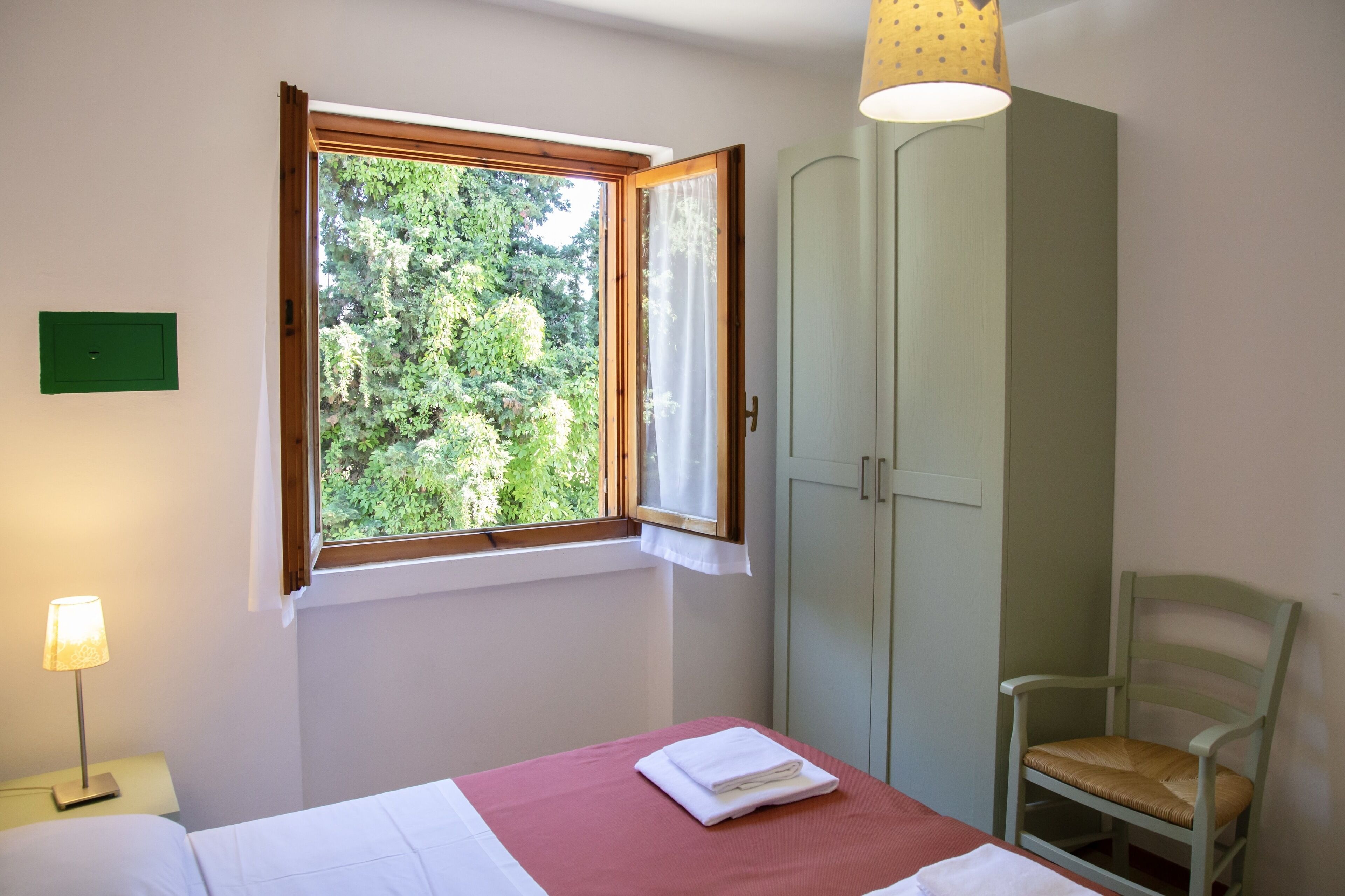 Berços (sobretaxa), Wi-Fi de cortesia, roupa de cama