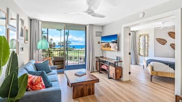 Apartamento de Luxo, vista para o oceano | Sala de estar | Hulu, serviços de streaming