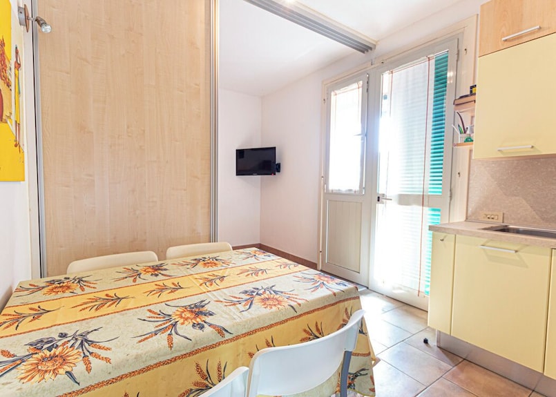 Two-room Apartment Lina, Ground Floor With Fenced Outdoor Space Near The Center Of Marina Di Campo - Marina di Campo