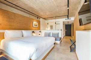 Quarto Duplo Deluxe, vários quartos | Roupa de alta qualidade, edredões de penas, cofre no quarto