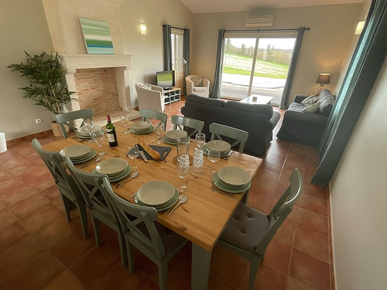 Spacious Villa Le Charme With Heated Pool, 4 Bedrooms Sleeping 9, Airco & Wifi - Département Charente