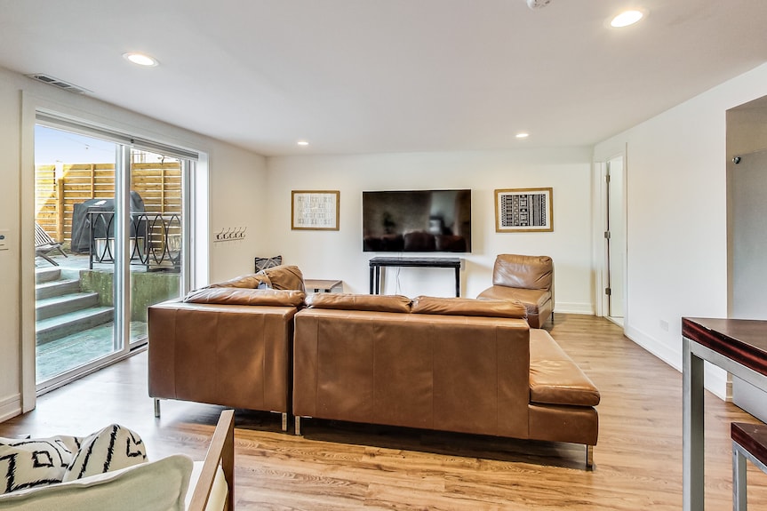 Greenhouse Inn, Evanston Northwestern Loyola Chicago. Kid Friendly W/parking - Evanston