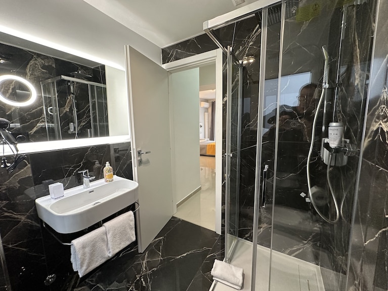 St.peter's Moon Near St. Peter's Basilica And Very Close To The Historic Center - Rome