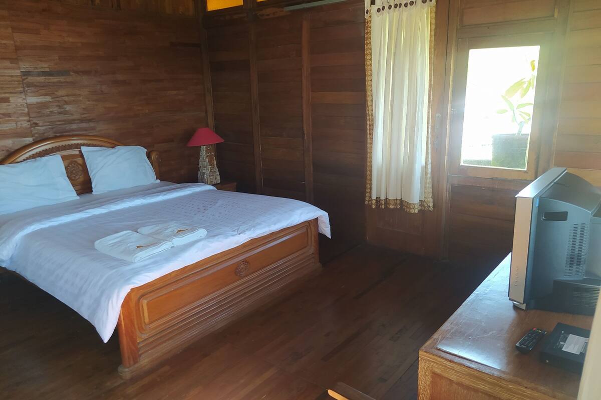 Quarto Duplo Deluxe, vista para o jardim | Secretária, Wi-fi grátis, roupa de cama fornecida