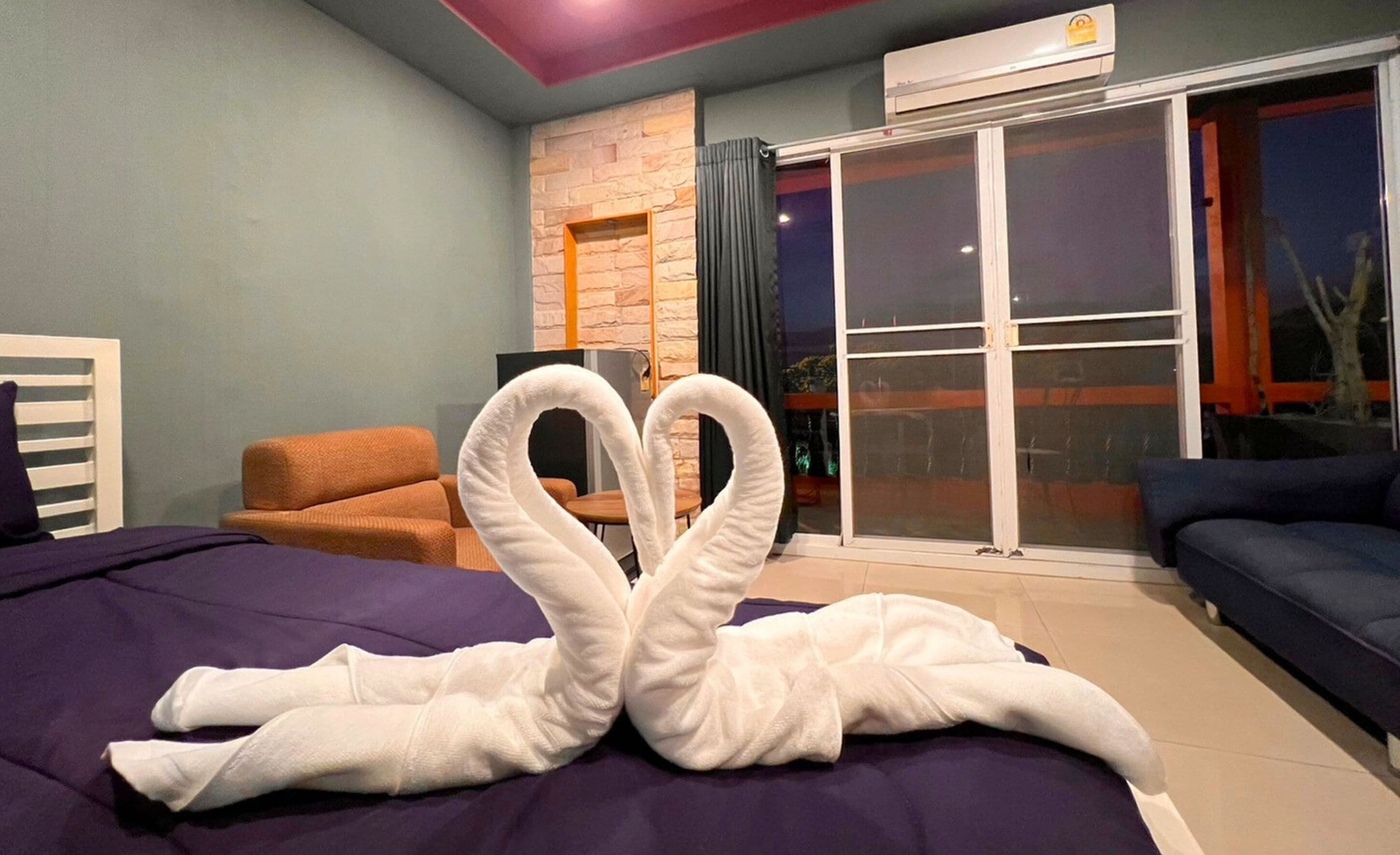 Quarto Deluxe, varanda, vista para o mar | Minibar, secretária, Wi-fi grátis, roupa de cama fornecida 