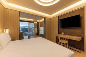 Suite, vista para o mar | Roupa de alta qualidade, edredões de penas, camas de colchão pillowtop 