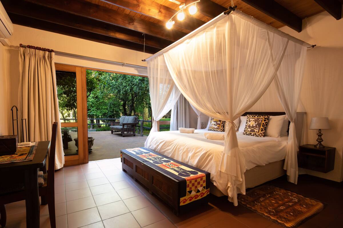 Vila superior | 2 quartos, cofres nos quartos, individualmente mobiliados, escrivaninha