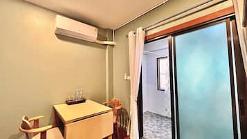 Quarto Twin Tradicional | Secretária, ferro/tábua de engomar, Wi-fi grátis