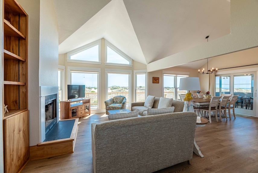 Leisure Dayz - 4x4 Carova Beach, Oceanfront, Ocean View, Sound Access, Pets Ok, Yr Flex Stays - Carova Beach, North Carolina