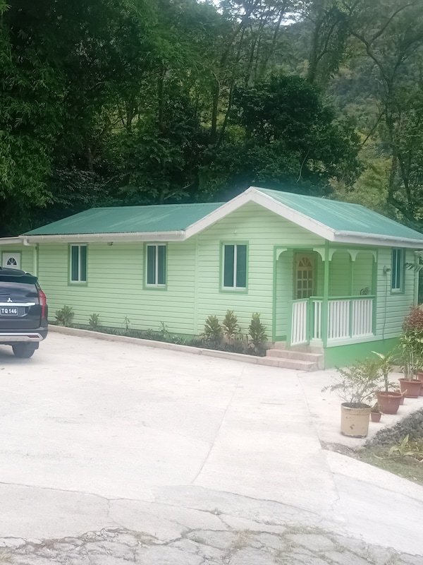 Pinard's Mountain Resort- Cottage 9 - Dominica
