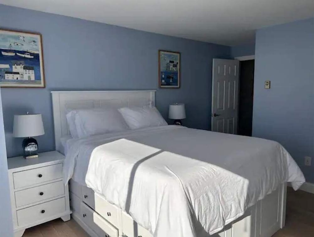 Relaxing Winnipesaukee Condo! - Sunset Waterfront, Gilmanton Iron Works