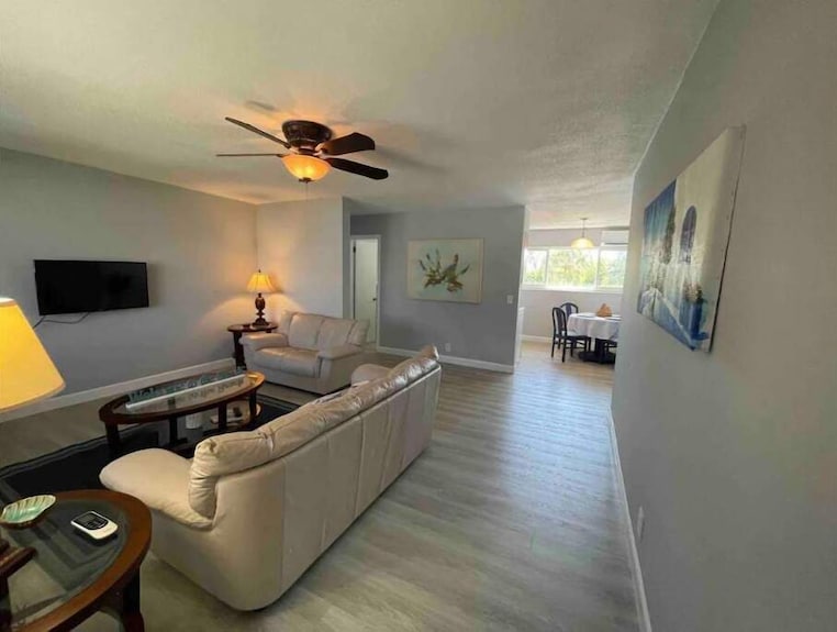 New Listing: Steps-beach, Snorkeling, Grill, Pet Friendly, Beach Gear! - Riviera Beach, FL