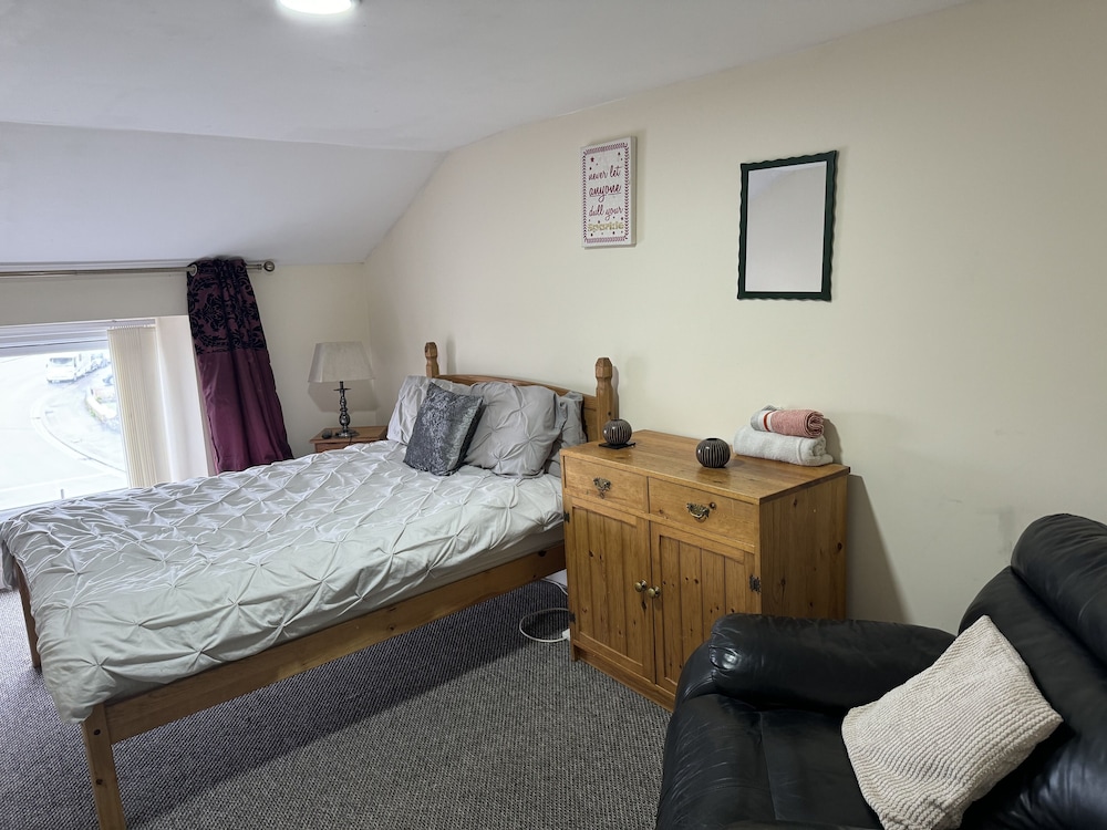 Ideal 3 Bedroom Morecambe Apartment\nworkers Welcome .Family And Dog Friendly . - Morecambe