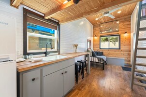 Quarto Básico | Sala de estar