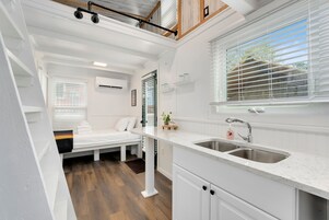 Quarto | Com decoração personalizada, com mobília individualizada, Wi-fi grátis 