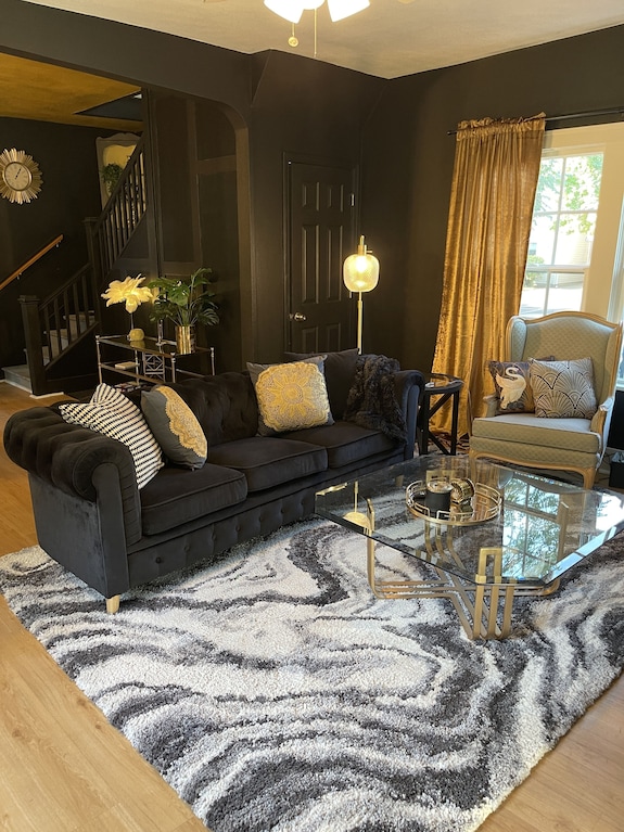 Stylish Salem Speakeasy Downtown - 세일럼