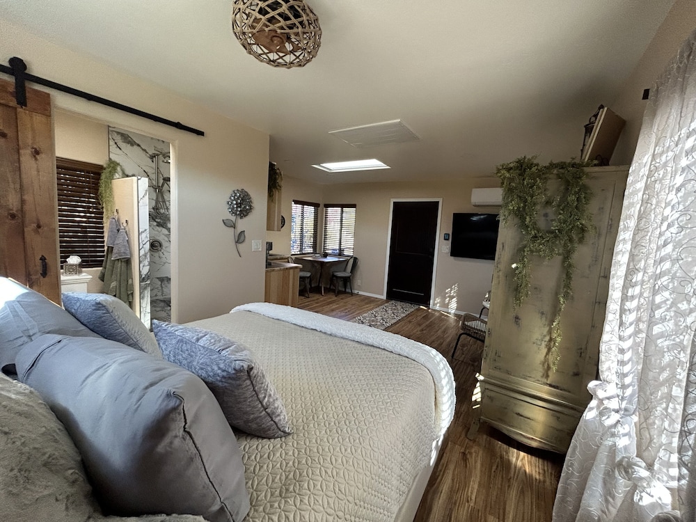 Beautiful Cabin Retreat With Gorgeous Views! Pet Friendly With Wide Open Spaces. - Prescott Valley, AZ