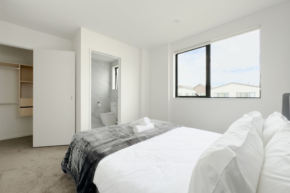 Modern 3-bds Townhouse In South Auckland - Clevedon
