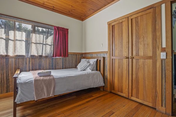 Stayau Conifer Cottage Lakeside Haven - Melbourne