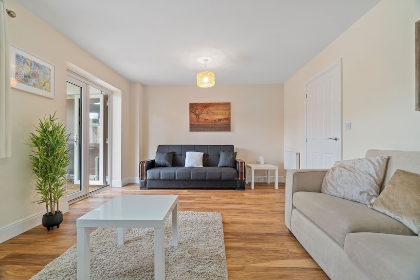 3 Bed - Sleeps 7 - Hot-tub - Free Parking - 布倫特伍德