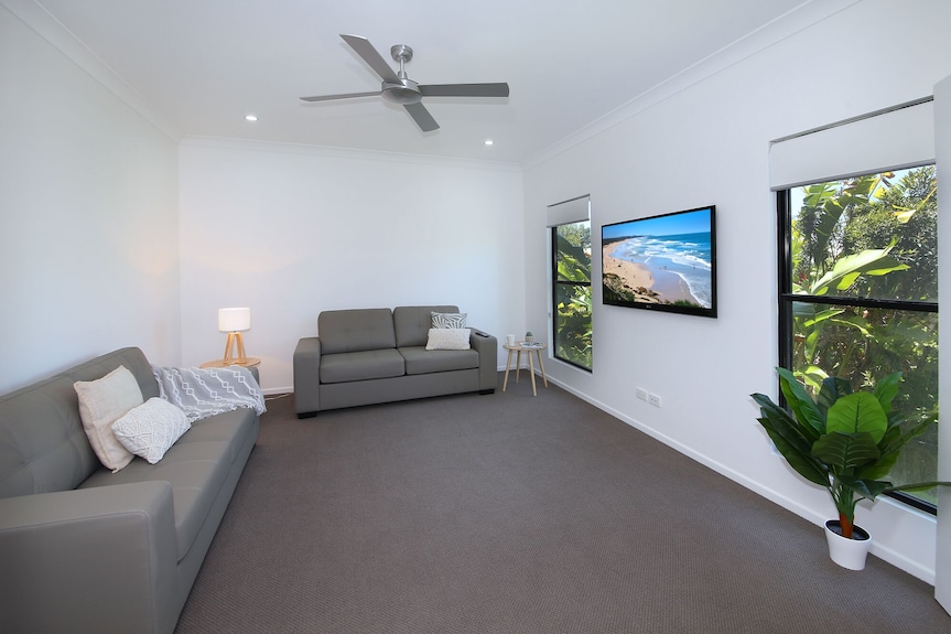 Our Beachside Home Offers The Perfect Mix Of Coastal Charm And Modern Living! - Maroochydore