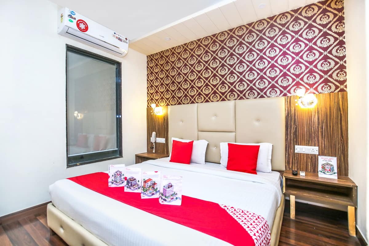 Quarto Clássico com Cama de Casal | Roupa de cama fornecida