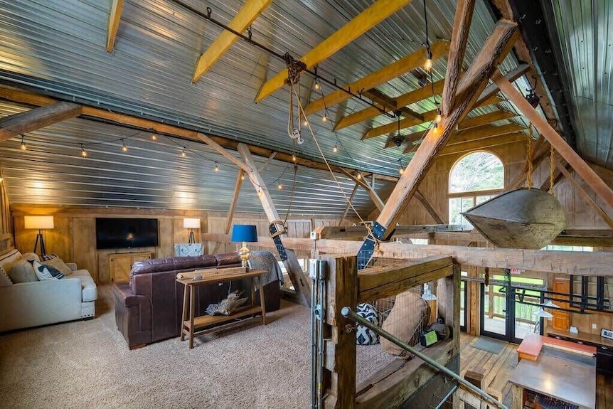 Urban Farmstead & Game Barn - Appleton Getaway! - Appleton, WI