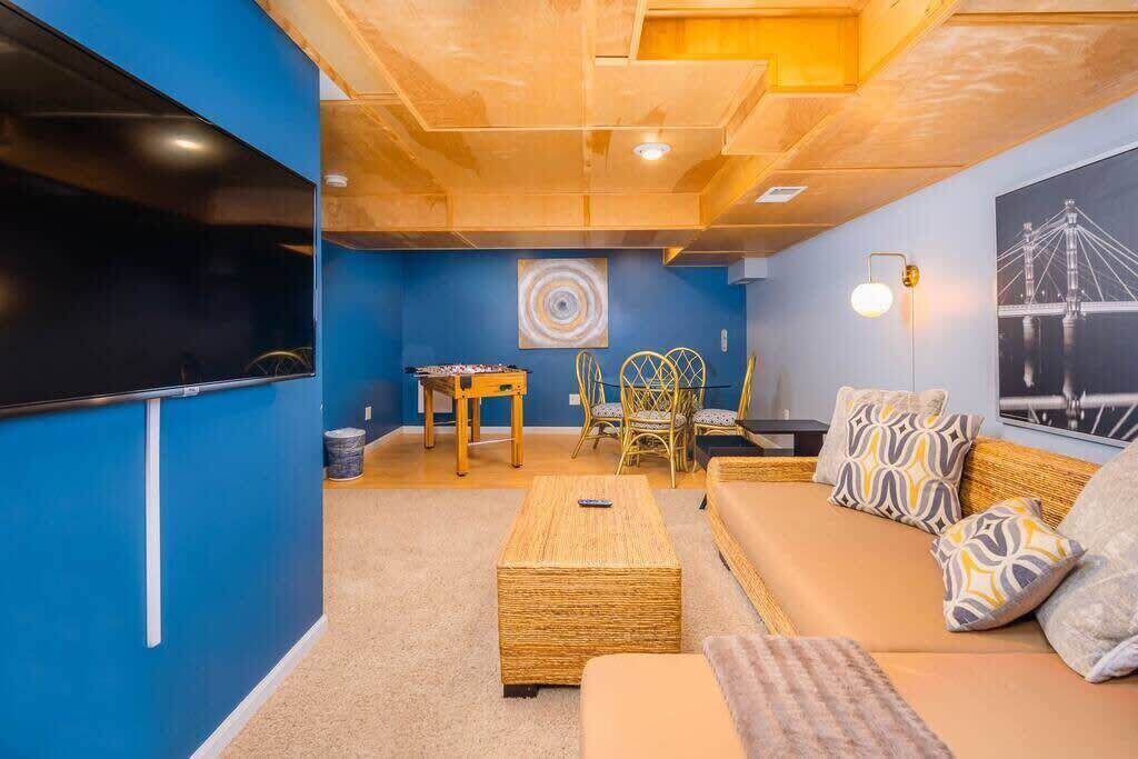 River Drive Retreat: Family Fun & Relaxation - Greenville, WI