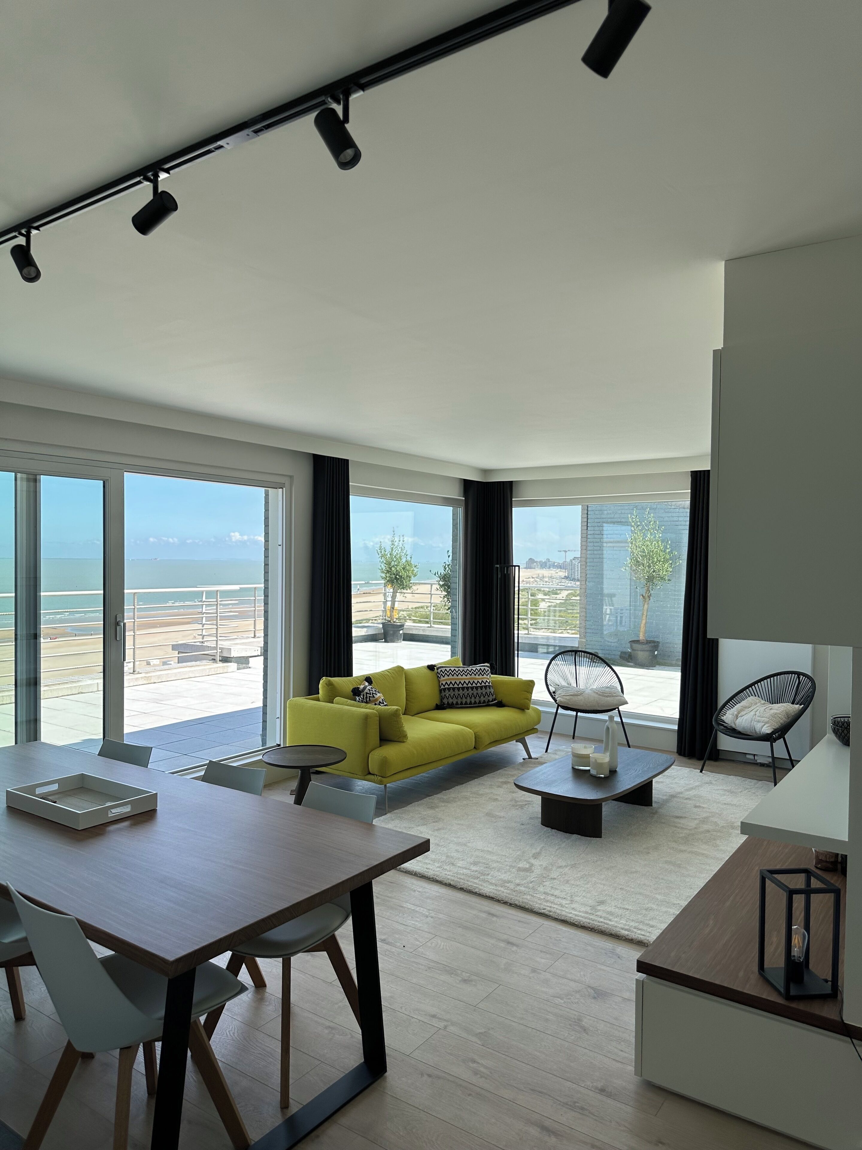 Superb Seafront Penthouse 90 M2 And 90 M2 Terrace 2 Garages <<<2 Bedrooms 2 Bathrooms - Bruges