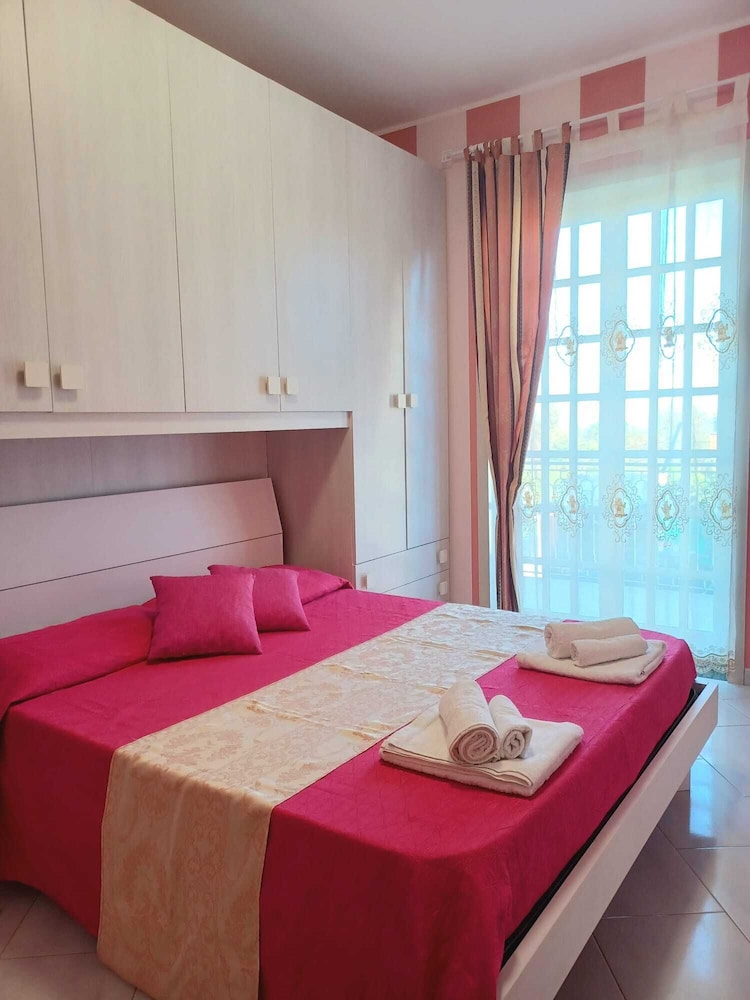 Spacious House In Acireale Sleeps 9 - Acireale