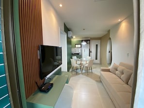 Apartamento | Área de estar | TV