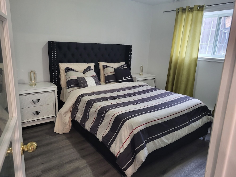 Welcome To Auberge Dupas , In A Quiet Area Of The City Of Longueuil - Qc . - 朗基爾