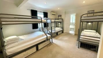 Quarto Familiar, várias camas | Wi-fi grátis, roupa de cama fornecida