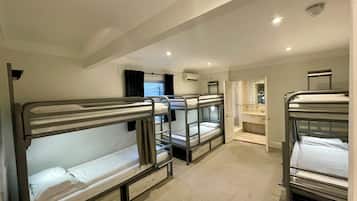 Dormitório Partilhado Clássico, em dormitório misto | Wi-fi grátis, roupa de cama fornecida