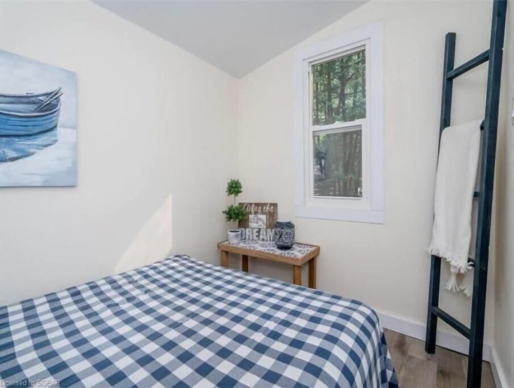 Cozy Balm Beach Cottage Rental - Midland