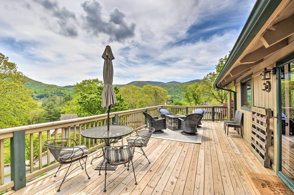 Serene Sky Valley Home W/ 180 Degree Mountain View - Dillard, GA