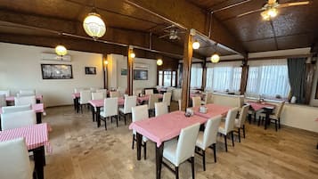 Pequeno-almoço tipo buffet diário incluído
