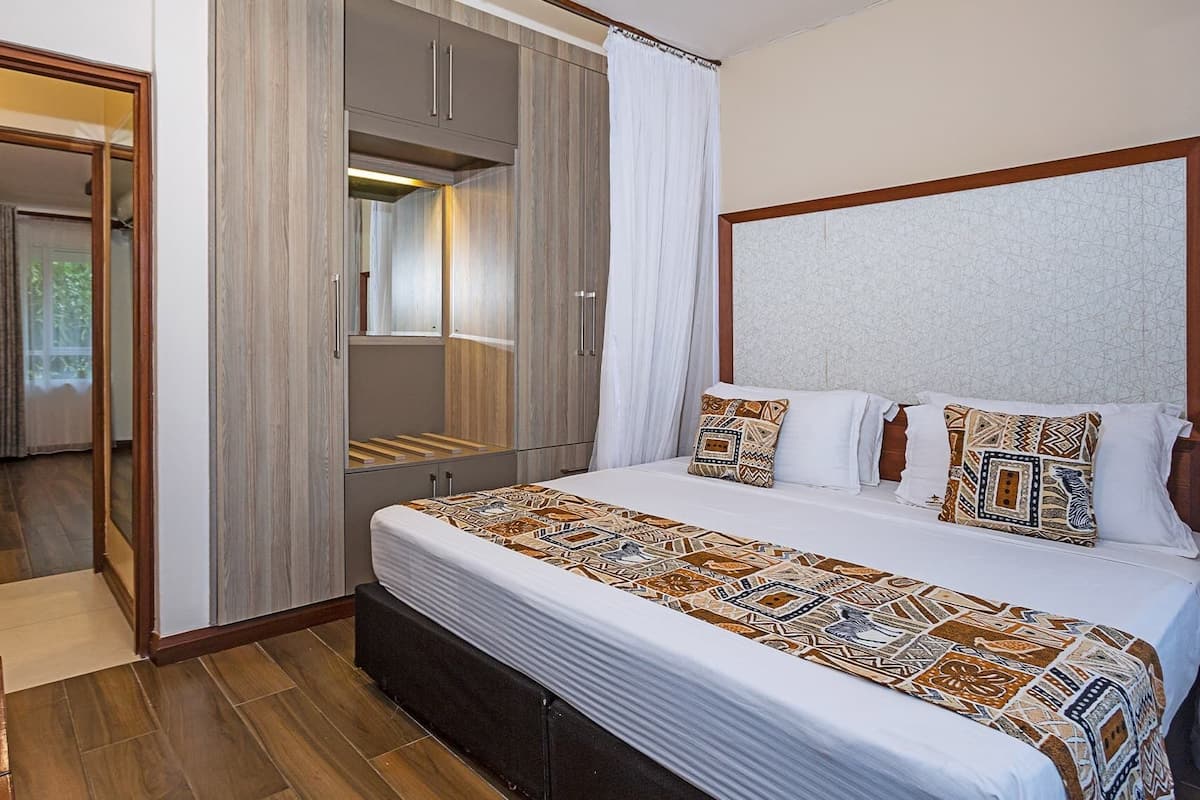Apartamento Executivo, 3 quartos, vista para o jardim | 3 quartos, secretária, secretária adequada para computadores portáteis 
