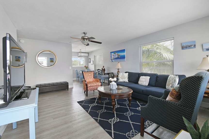 Short Walk To Dining - Close To Beach - Snorkeling - Surfing - Wi-fi - Riviera Beach