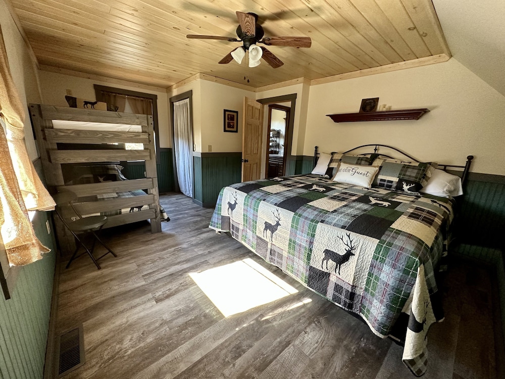 Secluded Log Cabin In The Shawnee National Forest - Illinois