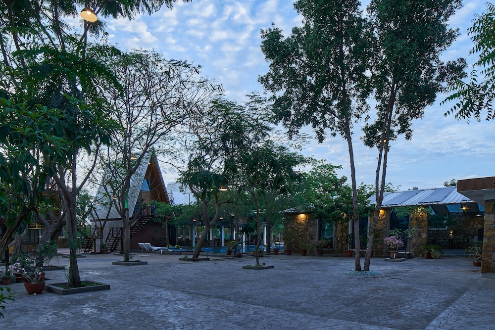 Visamo Nalsarovar Resort Ahmedabad - Gujarat