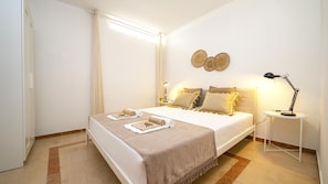 4 quartos, camas extras/dobráveis (sobretaxa), roupa de cama